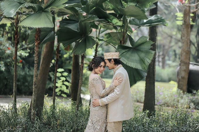 Wedding Foto Rini & Eric by MARON FOTO | Bridestory.com