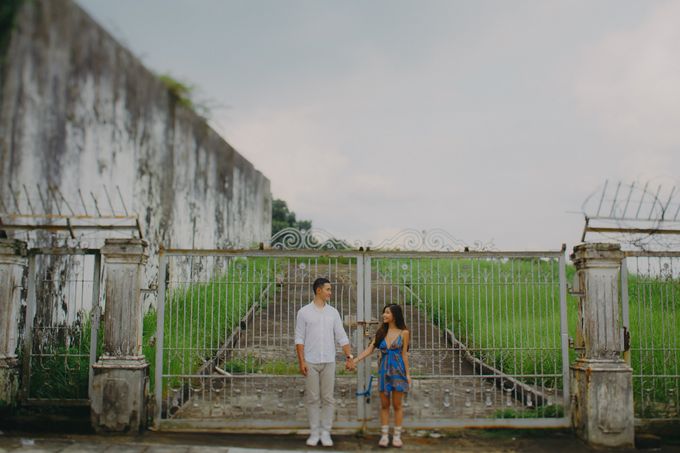 The Lone Gate | Hong Ray Photography | Bridestory