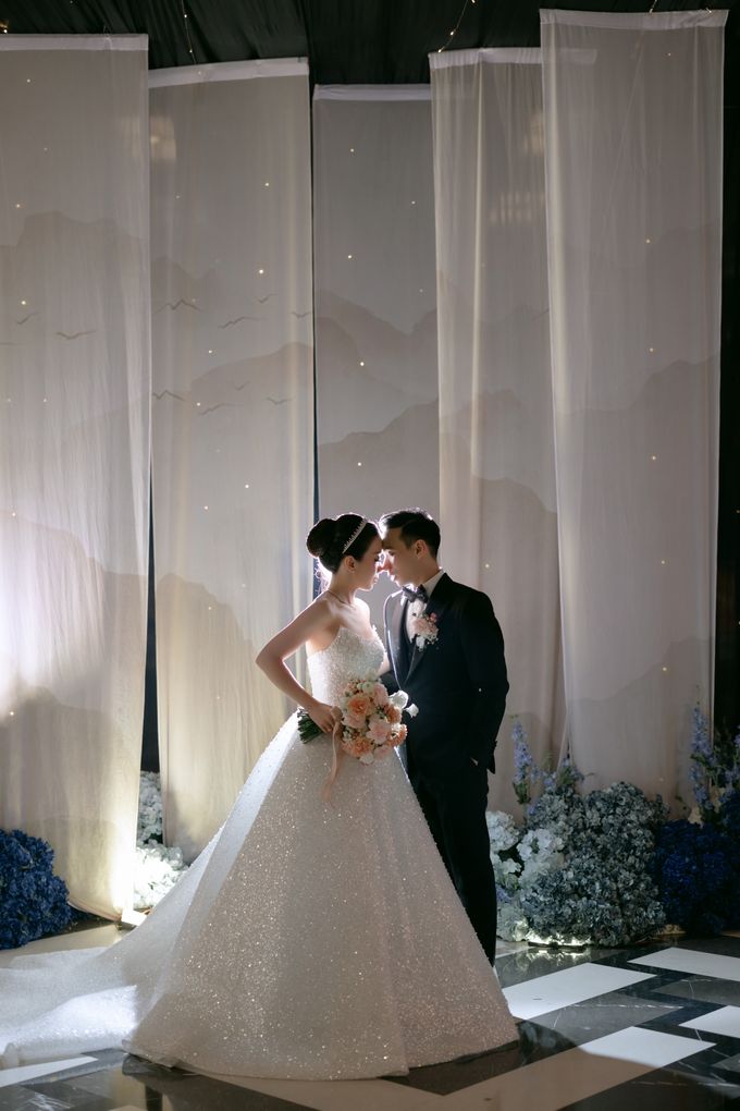Randy & Jennifer Wedding Decoration at Pullman Grand Ballroom ...