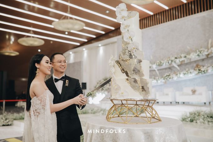 The Wedding Cakes | Menara Mandiri by IKK Wedding | Bridestory