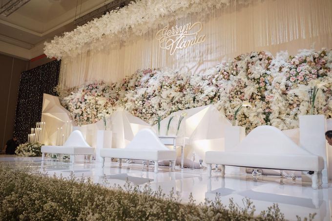 Gerryn & Vania Wedding Decoration at Grand Sudirman by Valentine ...