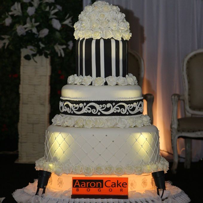 Aaron Cake | Aaron Cake | Bridestory