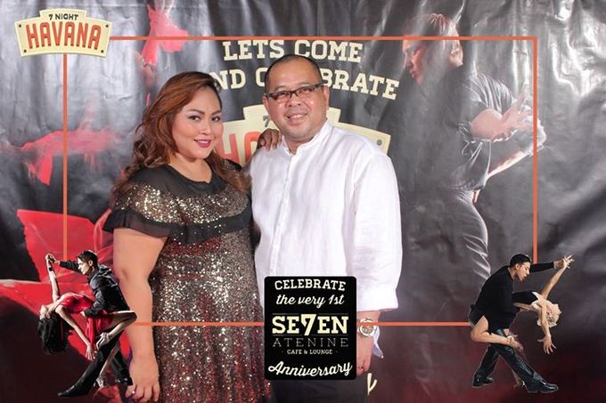 Anniversarry Se7en Cafe & Lounge | Indeframe Photo Corner | Bridestory