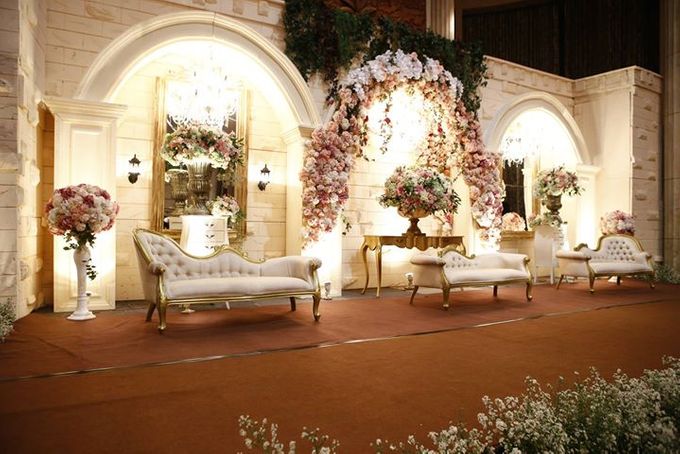 Ballroom Wedding at Bali Room - Hotel Kempinski | Jonquilla Decor ...