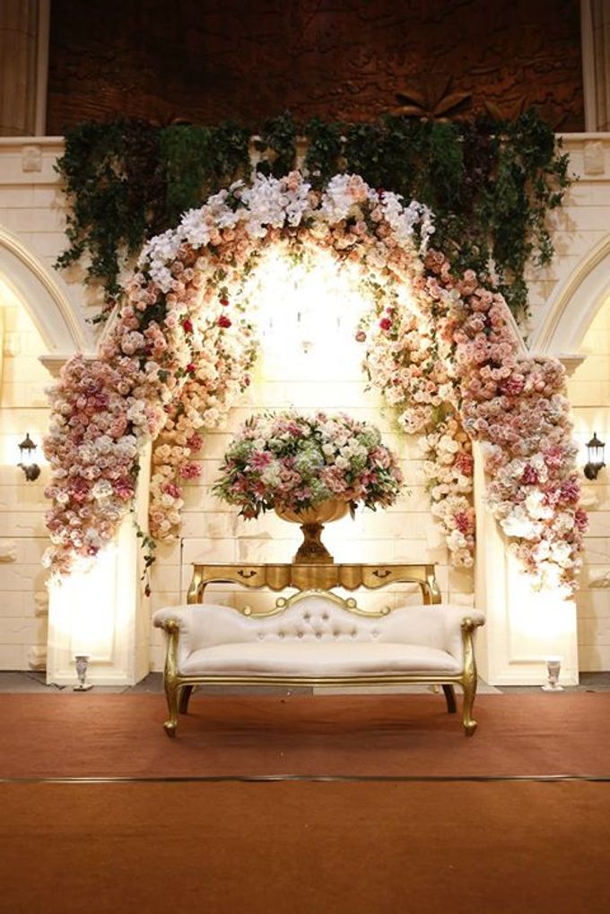 Ballroom Wedding at Bali Room - Hotel Kempinski | Jonquilla Decor ...