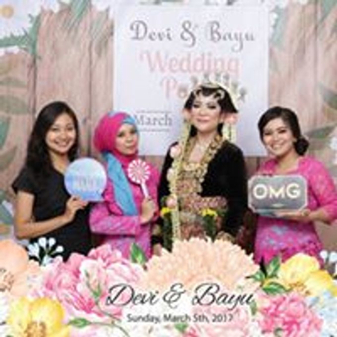 Bayu & Devi | Foto moto photobooth | Bridestory
