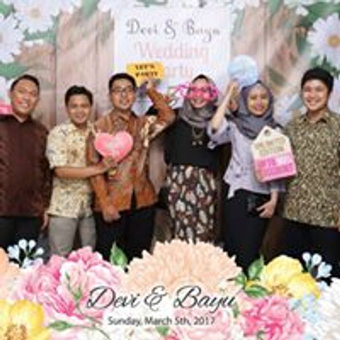 Bayu & Devi | Foto moto photobooth | Bridestory