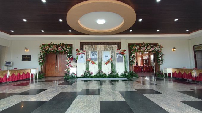 Irvan & Novita | Graha and Conventional Hall Ronatama | Bridestory