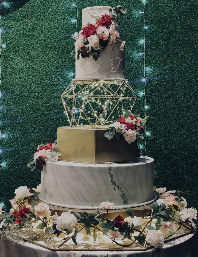 Terrarium Wedding Cake In 5 Tiers | Amor Cake | Bridestory