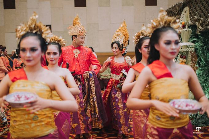 Pernikahan TATAS dan KOMANG | Kapulaga Wedding Planner | Bridestory