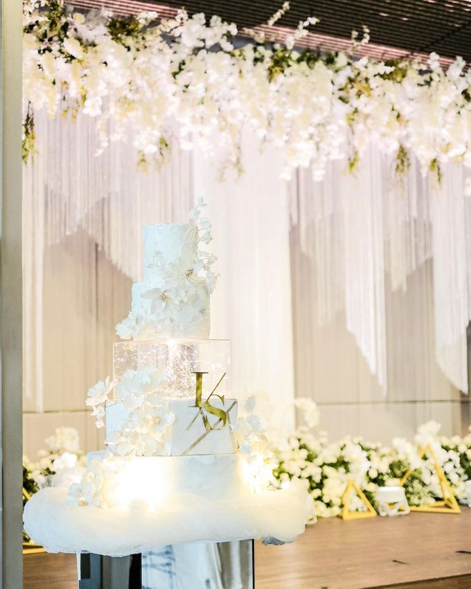 5 Tier Ballroom Size Modern Theme Wedding Cake by K.pastries ...