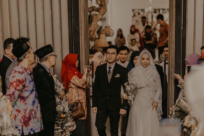Aisyah & Aziz Wedding at Azila Villa by AKSA Creative | Bridestory.com