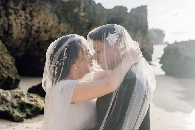 Couple Session at Impossible Beach | Tugunk Pictures | Bridestory