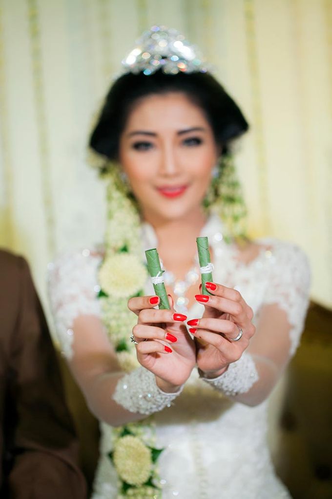A Traditional Javanese Wedding by Max.Mix Photograph | Bridestory.com