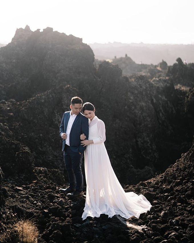 Metis Robe - Ms. Revanny by by Michelle Phang | Bridestory.com