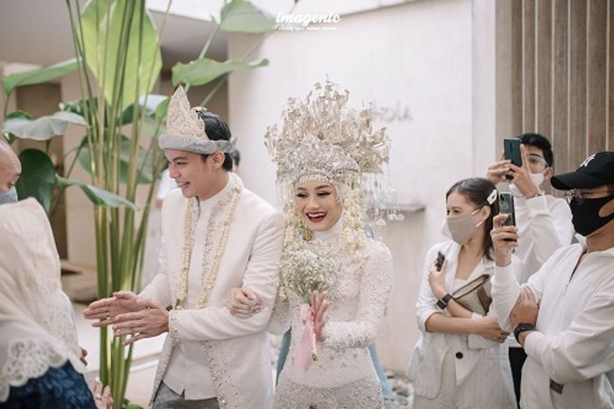 The Wedding of Dinda and Rey by Azila Villa | Bridestory.com