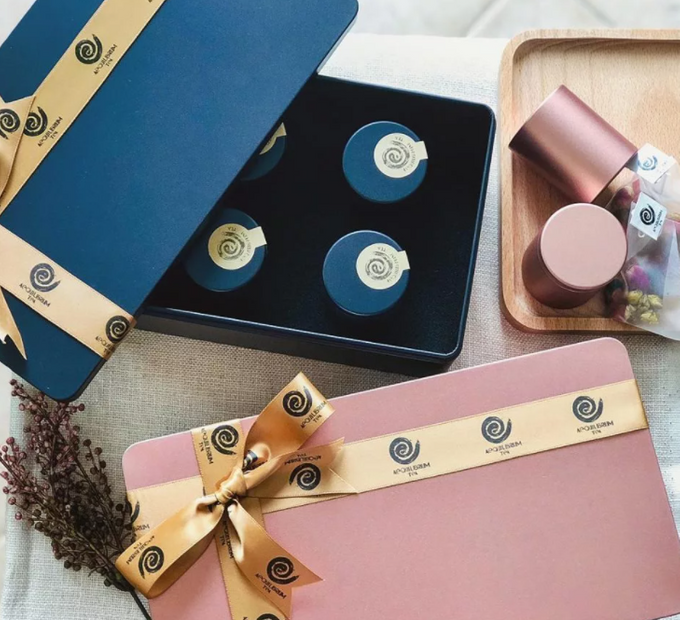 Custom Tea Round Metal Tin by Tea Heaven | Bridestory.com