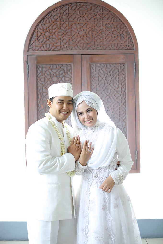 Sweet and Syari Wedding Fikri and Mega | LAKSMI - Kebaya Muslimah ...