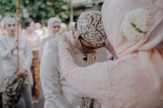 The Wedding of Hadyan & Acha by Kimi and Smith Pictures | Bridestory.com