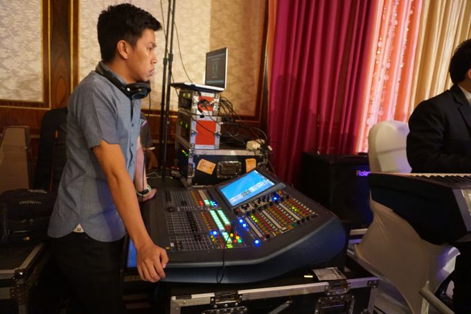 Teddy and Devina Wedding | Stairway Music Ensemble | Bridestory