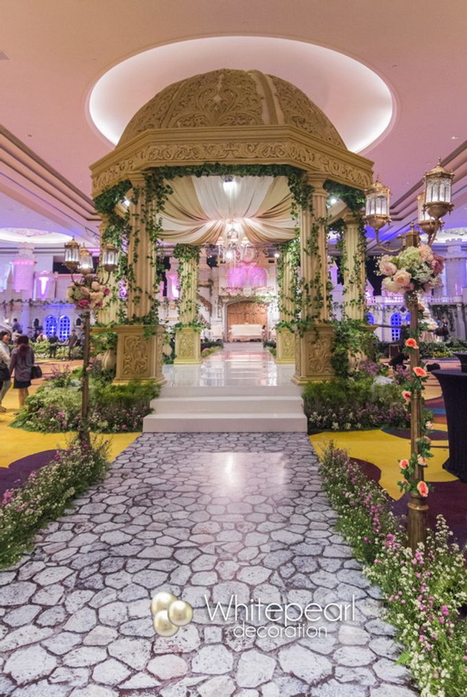 Raffles Dian Ballroom 2016 05 14 | White Pearl Decoration | Bridestory