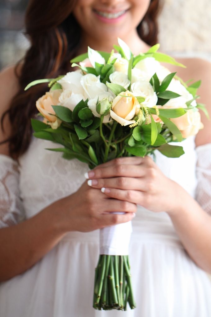 Romantic Beach Commitment Ceremony | Happy Bali Wedding | Bridestory