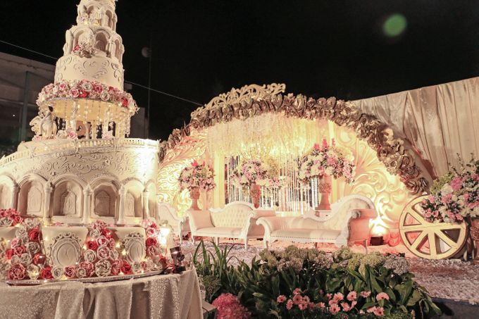 Romantic Wedding Outdoor Segarra Ancol | deLight Jakarta | Bridestory