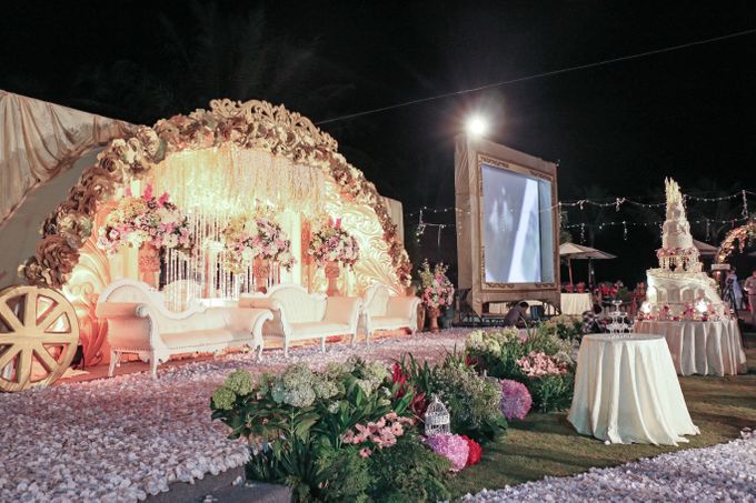 Romantic Wedding Outdoor Segarra Ancol | deLight Jakarta | Bridestory
