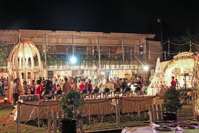 Romantic Wedding Outdoor Segarra Ancol | deLight Jakarta | Bridestory