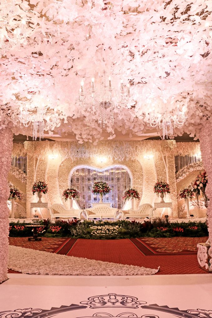 Blush & Warm White Wedding Lighting | deLight Jakarta | Bridestory