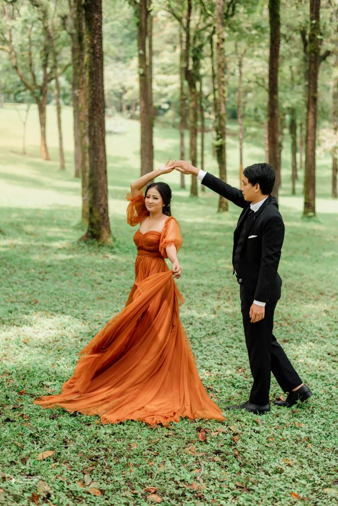 Prewedding at Kebun Raya Bedugul | Tugunk Pictures | Bridestory
