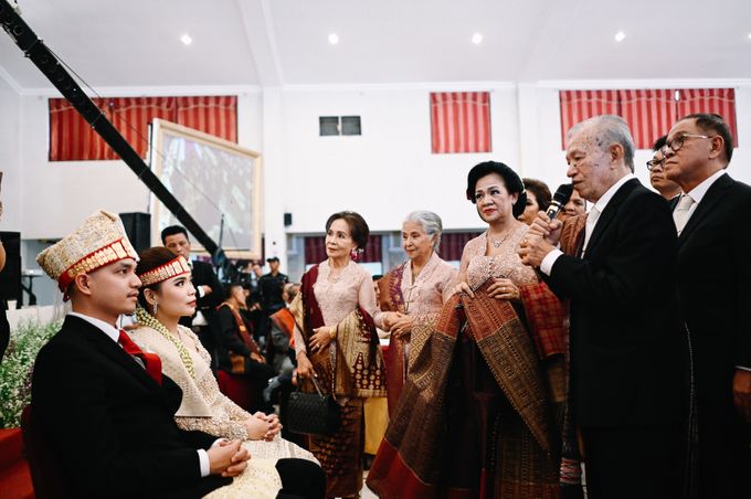 Reception Adat at Mulia Raja Kebon Nanas Cawang Jakarta Aristo & Rischa ...