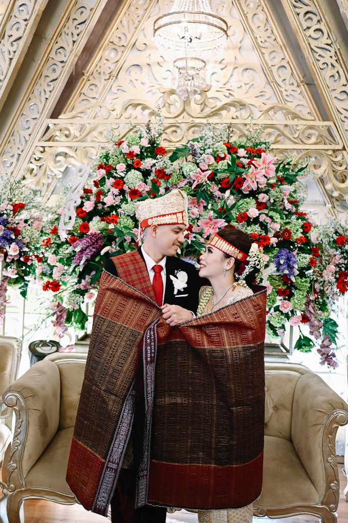 Reception Adat at Mulia Raja Kebon Nanas Cawang Jakarta Aristo & Rischa ...