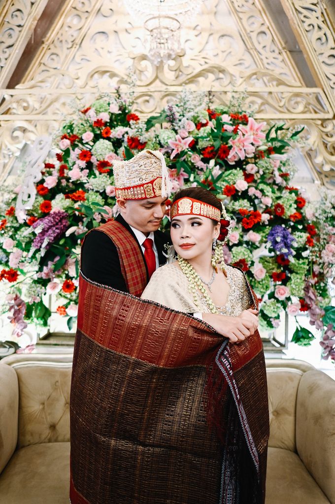 Reception Adat at Mulia Raja Kebon Nanas Cawang Jakarta Aristo & Rischa ...