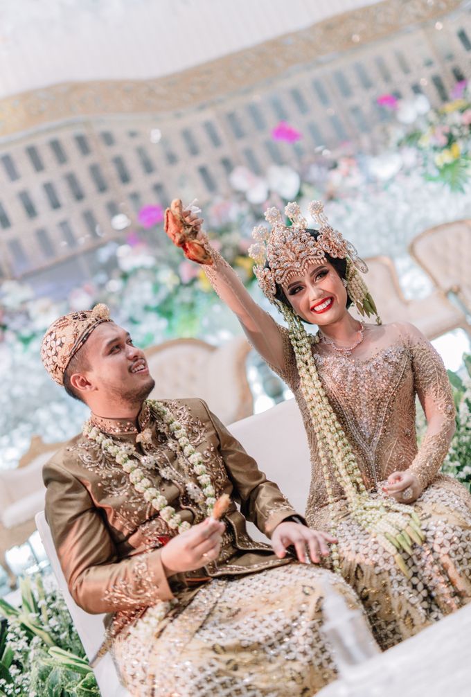 Silvy & Ivan Wedding at Jakarta Equestrian Park by Josh & Friends Entertainment | Bridestory.com