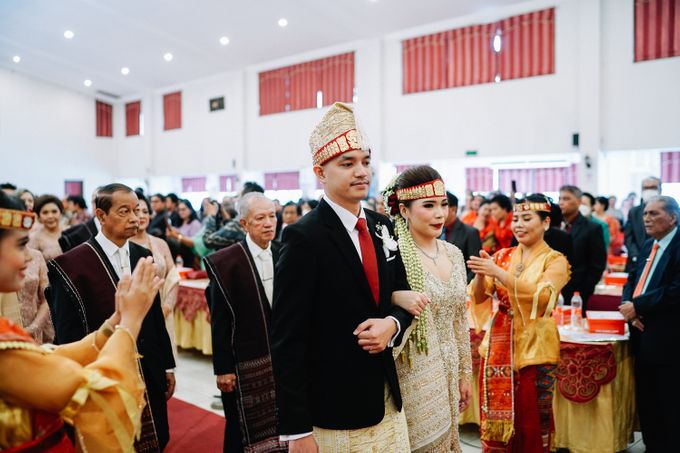 Reception Adat at Mulia Raja Kebon Nanas Cawang Jakarta Aristo & Rischa ...