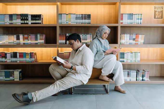 Library Prewedding Concept Fadhli & Kanya | Warna Project | Bridestory