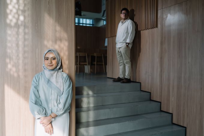 Library Prewedding Concept Fadhli & Kanya | Warna Project | Bridestory