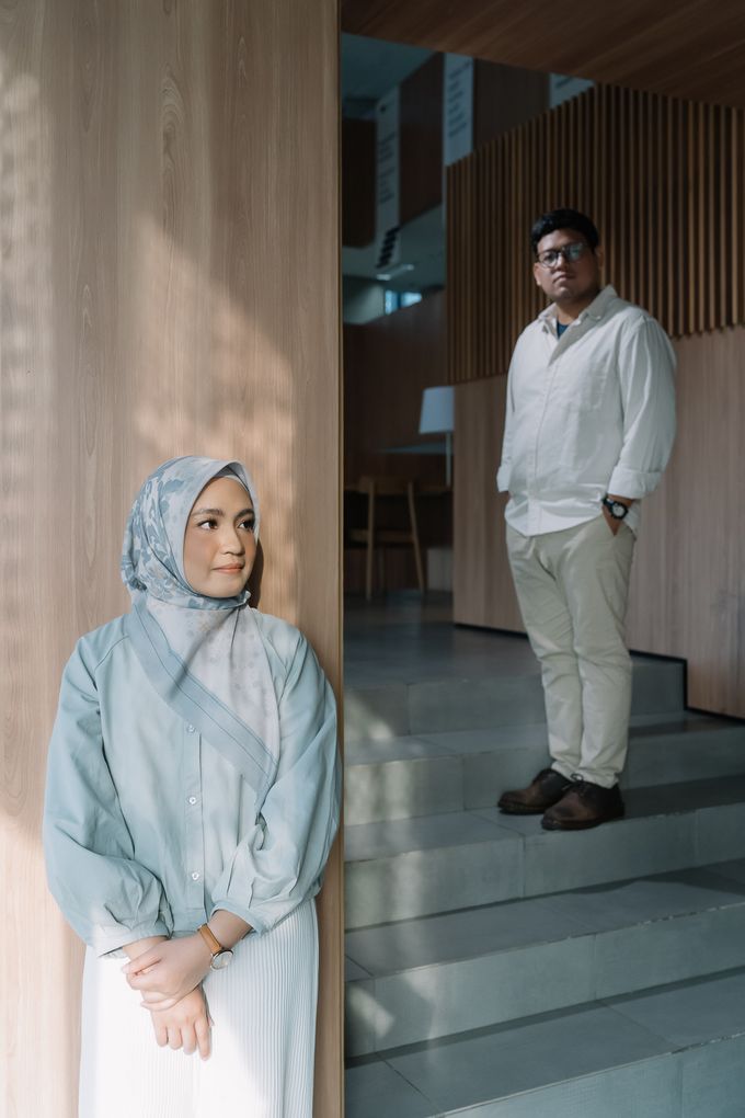 Library Prewedding Concept Fadhli & Kanya | Warna Project | Bridestory