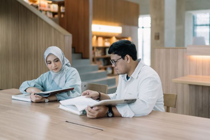 Library Prewedding Concept Fadhli & Kanya | Warna Project | Bridestory