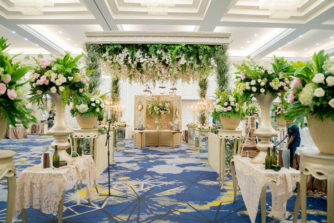 Pernikahan Adat Jawa Modern Agung & Monica Assembly Hall Menara Mandiri ...