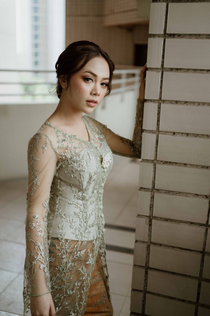 Hugo & Nicole Engagement at Shangri-La Hotel Jakarta by AKSA Creative | Bridestory.com