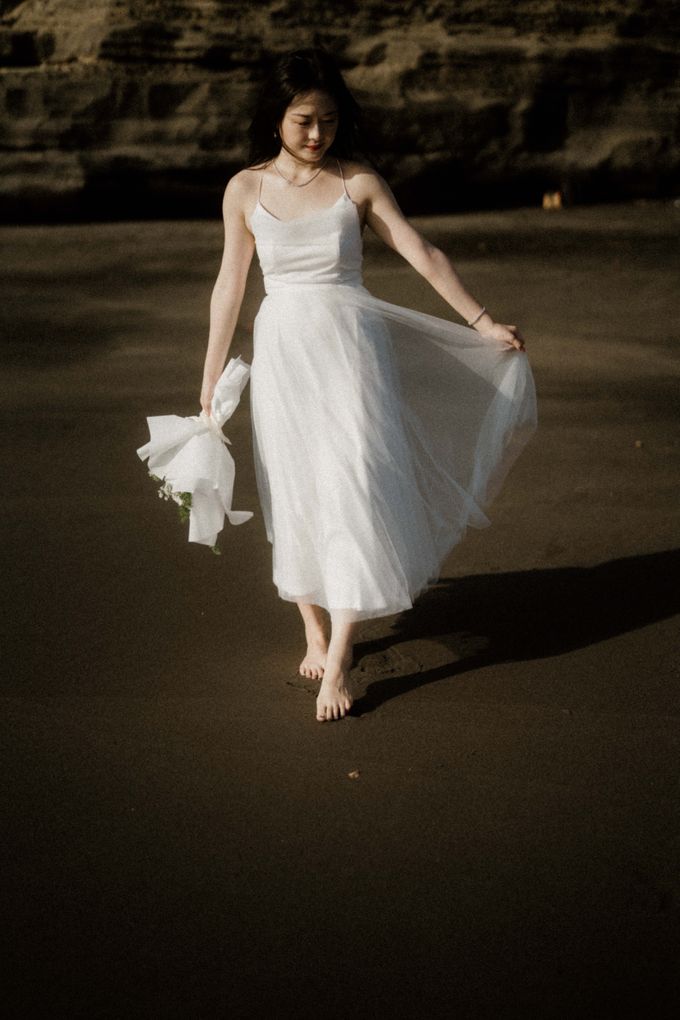 Intimate Couple Session in Bali by AKSA Creative | Bridestory.com