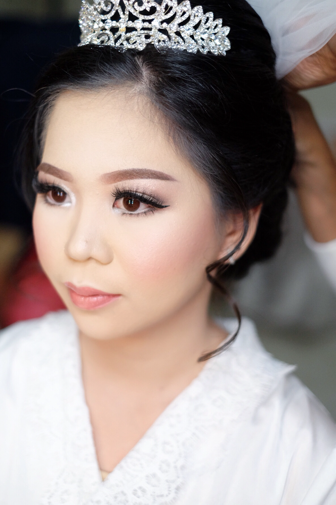 Airbrush make up, Morning look Mrs. Vina by Agnes Yosi Make Up Artist ...