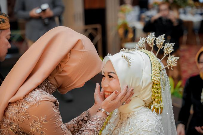 The Wedding of Farah & Dhika | Diamond Weddings | Bridestory
