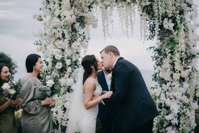 Sara & Samuel Wedding at Hilton Bali by ARTGLORY BALI | Bridestory.com