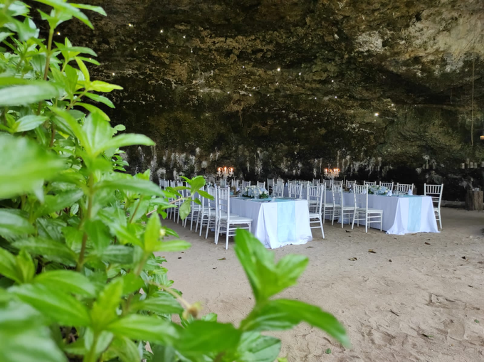 Setting up for Duo Band by BALI LIVE ENTERTAINMENT | Bridestory.com