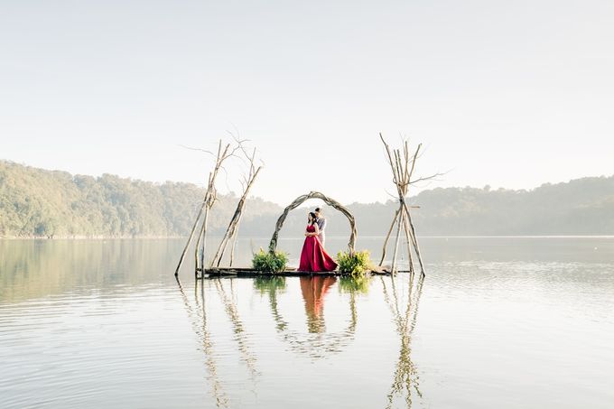 Livia & Risky Prewedding Photo at Tamblingan Lake | Bali Prewedding ...