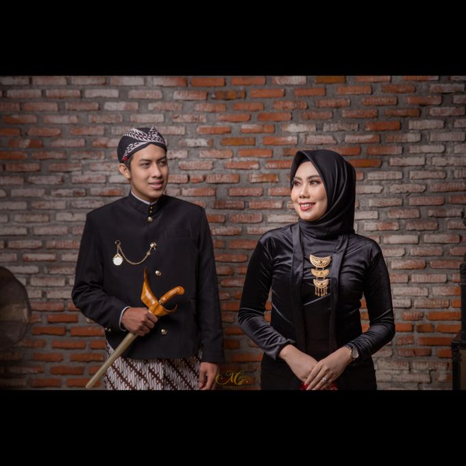 Jawa dark modern by Meemotret | Bridestory.com