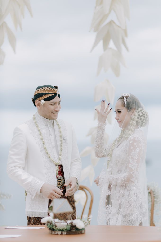 Bunga Citra Lestari & Tiko Aryawardhana Wedding by SVARNA by IKAT ...